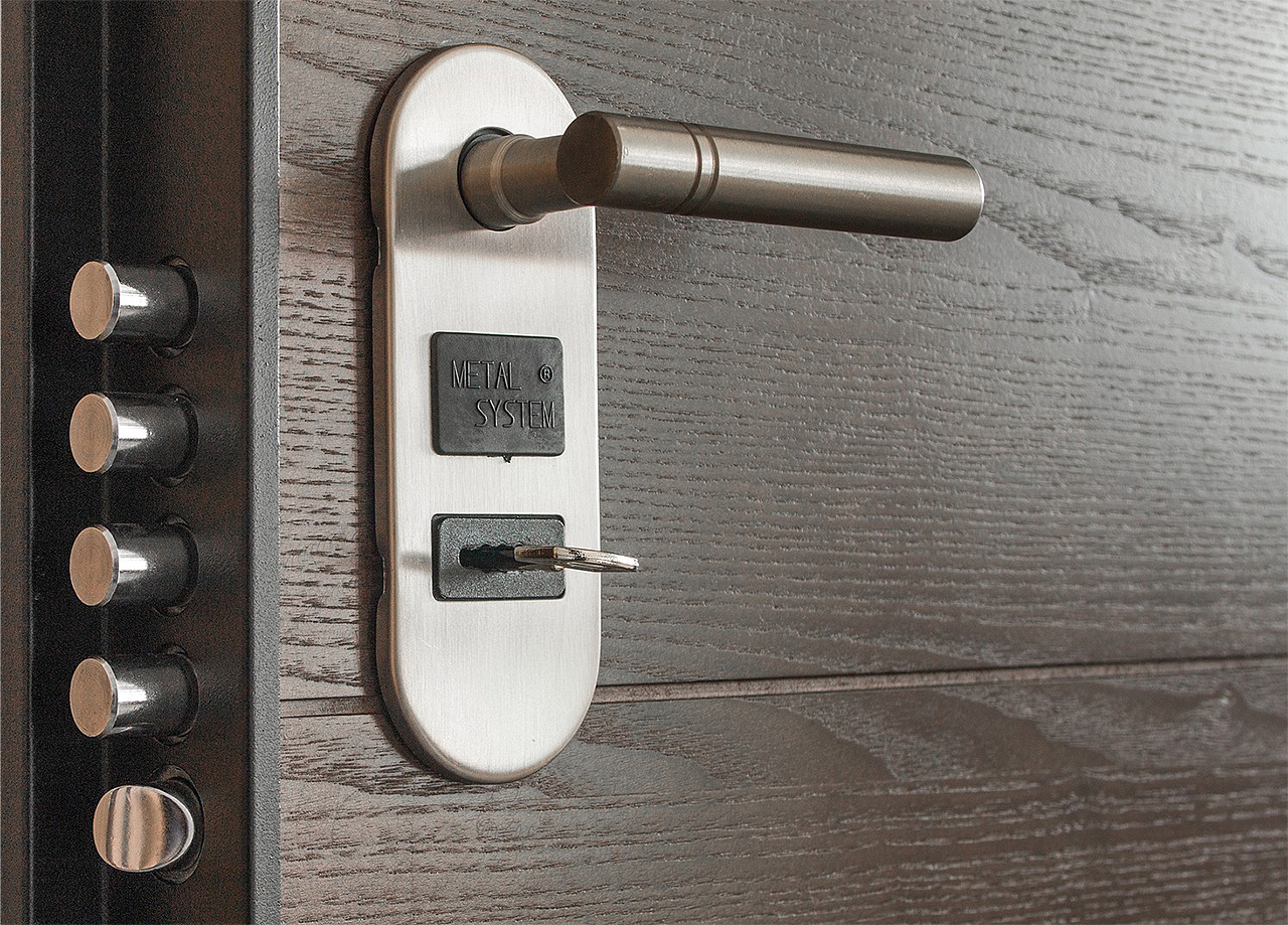 Locked Out Of House? Beware Of The 24 Hour Locksmith Scam - Scam Detector