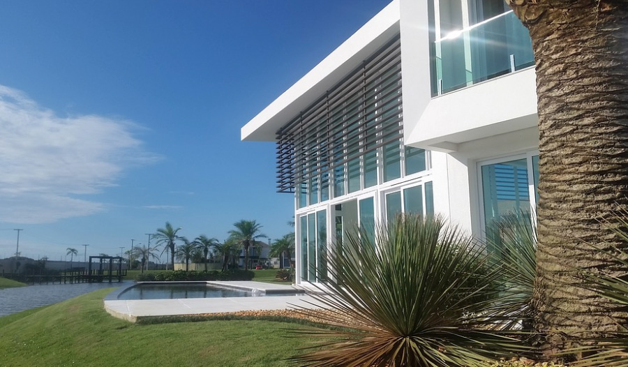 Fake Luxury Real Estate Buyers: A Nuisance To Watch Out For - Scam Detector