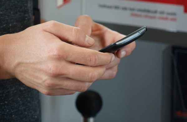 This Is How You Give Criminals Access to Your Phone Without Knowing ...