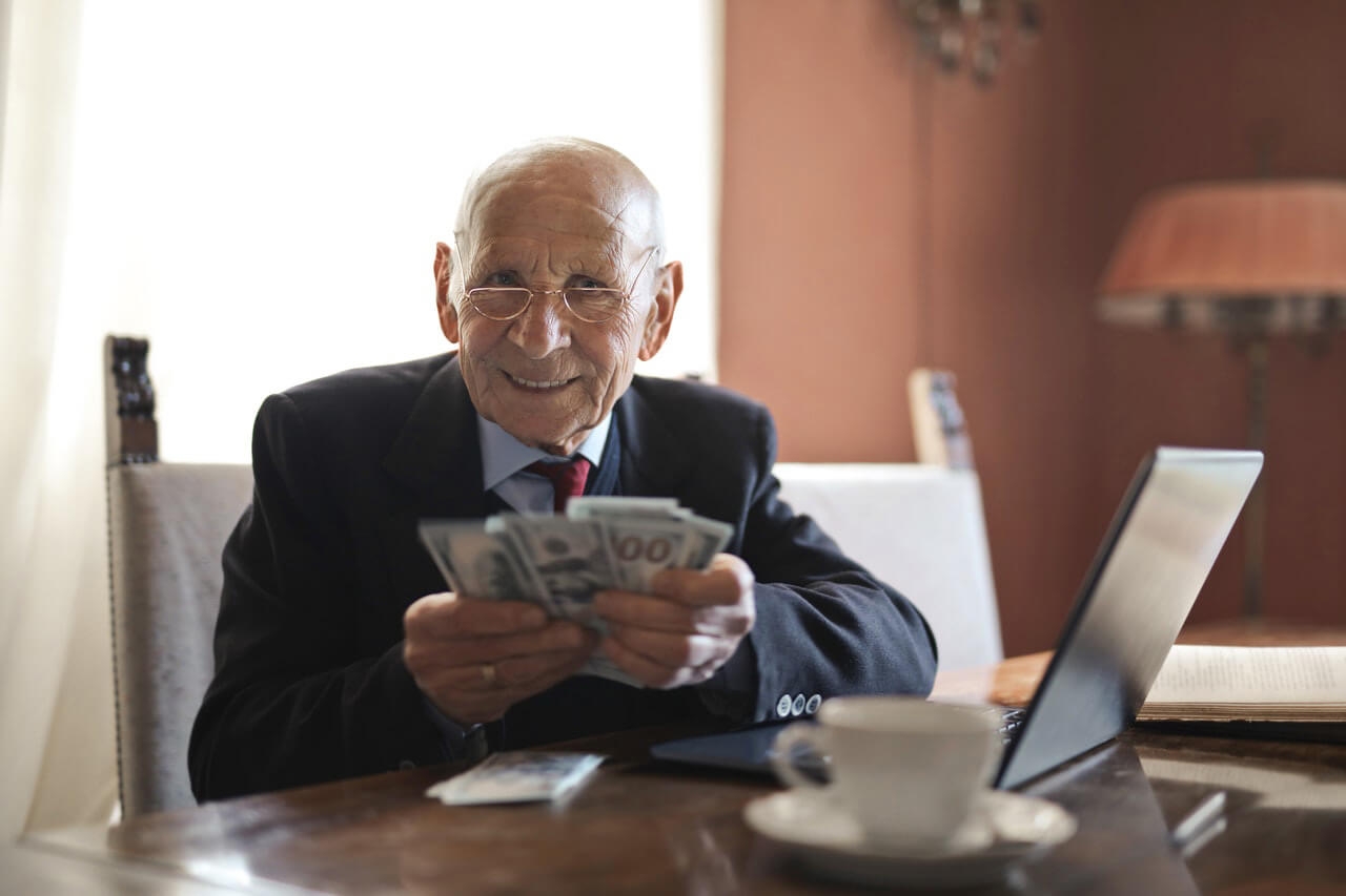 MLM Scam: the Ultimate Guide on How to Avoid a Pyramid Scheme - Scam ...